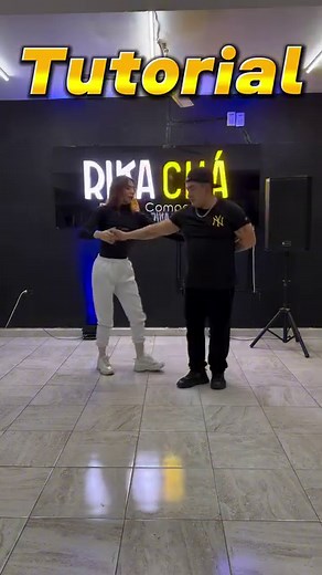 404K views · 101K reactions | Vuelta de CUMBIA #67 #tutorial #cumbia #sonidero #reelsinstagram #instagram #baile #cumbiasonidera #rikacha #trendingreels #trend #dance #clasesdebaile #cdmx #usa #edomex | Rikachá Dance Company | Facebook