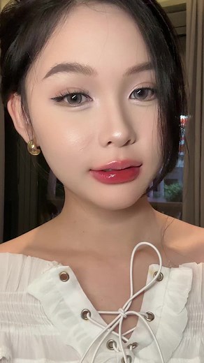 Elegant Off-the-Shoulder Top Style Inspiration