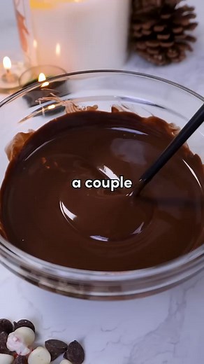 Storytime! The Grinch stranded me in an airport on Christmas! #xyzabc #rating #happy #fy #tiktok #food #viraltiktok #foryoupage #fypシ #fyp #hotdog #happychay #review #wired #cheese | Alexandery