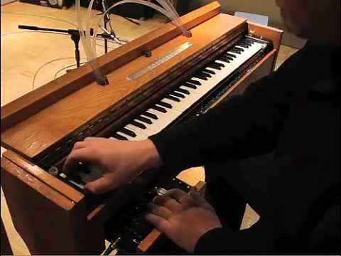 Thomas Bloch Ondes Martenot performance