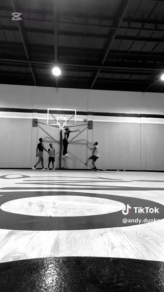 night runs. #fyppp #basketball #hooper #hoopersoftiktok #hoops