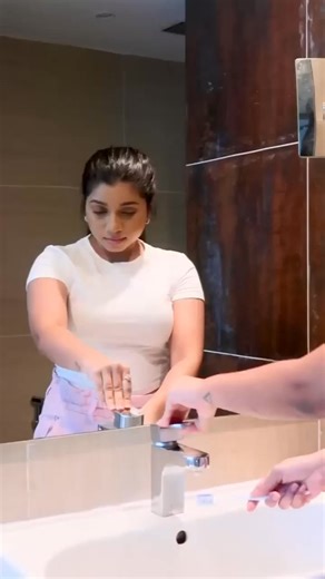 醴 Plus jamais la corvée du brossage ! ✨ Brosse U Automatique : la révolution en 30 secondes ⏱️  20 000 poils souples food-grade 識  Nettoyage 360° – toutes les dents en même temps   Vibrations + 1 LED pour un résultat parfait   Étanche  & super facile : dentifrice des 2 côtés, croquez, lancez !  3x plus propre, gencives protégées, sourire éclatant   Black November : -40% + livraison GRATUITE  | Achat Intelligent | Facebook