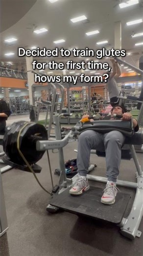 First time training glutes #glutes #gym #hypertrophy #hipthrust #lifting