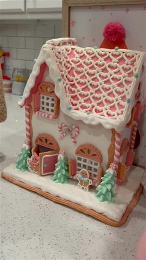 Storage Sense on Instagram: "Are you the type to take down holiday decor the second Christmas ends, or do you wait until after the New Year? 🎄✨ When you’re ready to pack it away, we’ve got you covered! Keep your decorations safe, organized, and ready for next year, rent your self storage unit online today. 📦 #HolidayStorage #DeclutterYourLife #SelfStorage"