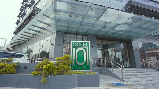 Experience the energy of BGC! Hotel101-Fort is the place to be — from late-night catch-ups to dining adventures, we're your comfortable base for maximizing fun with friends. Enjoy the vibrancy of BGC and make unforgettable memories! 💚 www.hotel101.com #101HappinessJourney #HappyStaysAlways #Hotel101 #Hotel101Fort | Hotel101-Fort