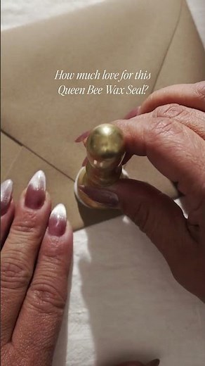 Making A Queen Bee Wax Seal With Prosecoo & Gold #waxsealing #waxsealstamp #craft #crafting