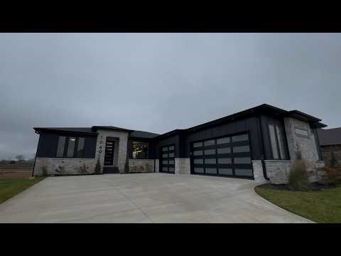 TOUR INSIDE A SPECTACULAR NEW CONSTRUCTION BASEMENT HOME FOR $755K | SPRINGFIELD MO