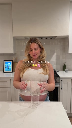 Let’s make a loaded water 🫶🏼 this one is perfect for all the soon to be mamas — the yummiest way to drink raspberry leaf tea in my opinion #loadedwater #hydration #water #fruitwater #raspberryleaftea