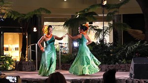 😍💃Feel the rhythm of Aloha with the enchanting Hula Dance at the New International Marketplace in Waikiki, Hawaii! 🌺 Immerse yourself in the rich culture and traditions of the islands as graceful dancers tell stories through their movements. 📷: queenywahinee #hawaii #aloha #100Hawaii #hula #culture #traditional | 100% Hawaii