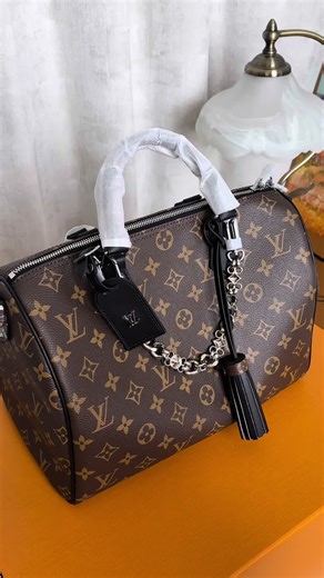 What’s the bag for today?🤨🧐 Come and check it 😏🙋🏼‍♀️ #dhgate #speedy30 #ootd