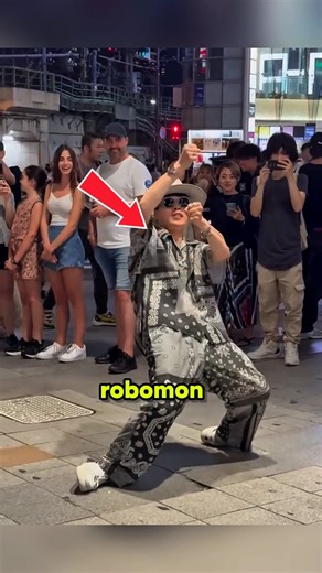 Japonya Sokaklarında Yer Çekimine Meydan Okuyan Sanatçı