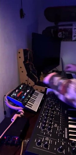 MICROFREAK AND TR8s #beats #original #music #electronicmusic #moog #musicgenre #synth #live