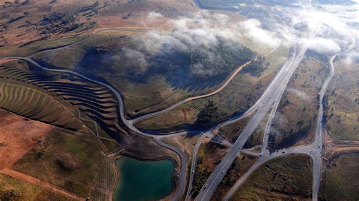 Australia built a 9,000-mile highway - it loops the entire country