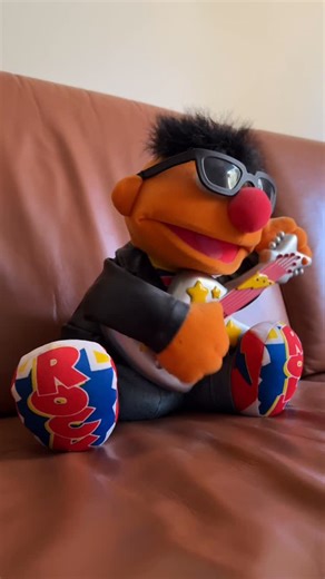 Ricardo Liebsch Gongshop Berlin on Instagram: "Andere sortieren Ordner. Ich repariere Ernie. Tickle-Me-Ernie ✔️ Rock’n’Roll-Ernie ✔️ Zwischen den Jahren ist eben Platz für das Wesentliche. 😄 While others organize files, I bring Ernie back to life. Tickle-Me-Ernie ✔️ Rock’n’Roll-Ernie ✔️ Between the years, there’s room for the truly important things. 😄 #zwischenDenJahren #Sesamstraße #Ernie #Nostalgie #rocknroll"