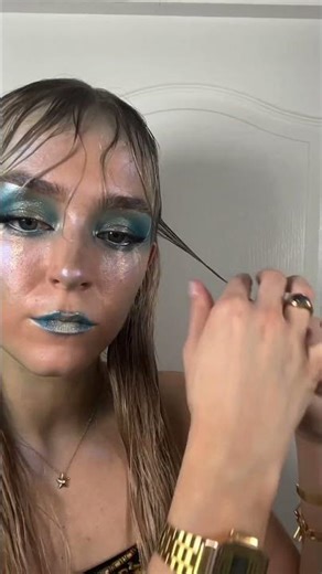 Dramatic drenched look: blue makeup & wet hair tutorial #fok
