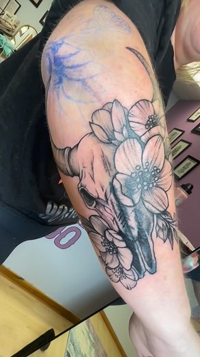 Cover up tattoo! In black and gray! My favorite! We will be adding the sunflower and butterfly in the next session. Thank you, Sabrina! I have the best clients. My gratitude is endless! Now scheduling for January! Reach out now for best availability! Take care and talk to you all soon! Happy Holidays! #modernprimitivetattoo #tattooartist #modernprimitivetattoostudio #tattoostudio #modernprimitive #ladytattooer #bodyart #bodyartist #professionalbodyartist #blackandgraytattoo #blackandgraytattooar