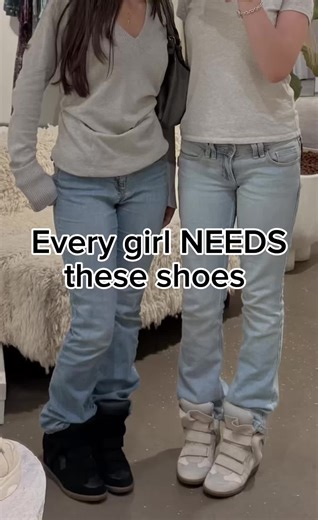 Avaliable on our website and depop now, only 90€ (code VALENTINES for 15% off💕) #isabelmarant #wedgesneakers #stockholmstyle #ahs #swag