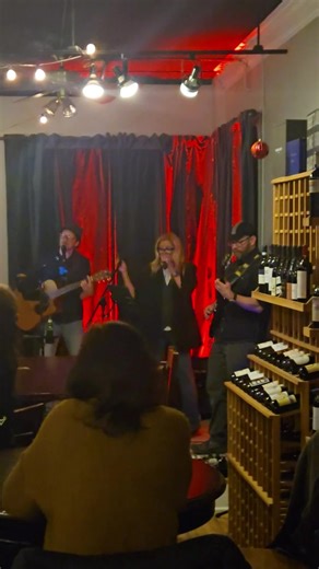 Bluewater Creek Lite at Bliss Wine Lounge Jan, 2026 covering Patsy Cline's "Walkin' After Midnight." www.bluewatercreekband.com | Heather Moran