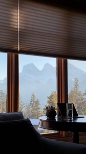 Keep your home snug and reduce your energy bills this winter with insulating honeycomb shades. ☀️ Learn more: https://www.hunterdouglas.com/window-treatments/shades/cellular-shades/duette?utm_source=facebook&utm_medium=SocialMedia&utm_campaign=dhfacebook&utm_content=app.dashsocial.com/hunter-douglas/library/media/620625899&adkey=HD10045&cmp=os-facebook Video: Design Loft Canmore | Hunter Douglas