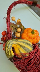 Decorate your door for the fall season with a DIY painted door hanging! Get the job done with the FLEXiO 3500 sprayer: https://bit.ly/3seVgu1 | Wagner Painting