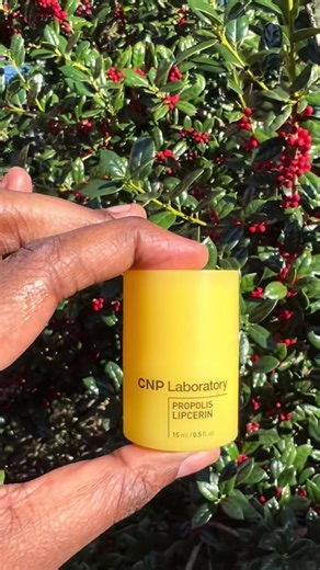 Dry, flaky lips? Meet your new secret weapon for the ultimate hydration therapy! @CNP Laboratory US Honey Lip Butter This Korean-formulated gel mask delivers intense hydration with propolis and shea butter, gently exfoliating dead cells while locking in moisture. • 12-Hour Hydration: Provides long-lasting moisturization for plump and healthy lips throughout the day and overnight. • Hygilenic Applicator: Features an air-fit container with a dial-turning structure that ensures hygienic usage and p