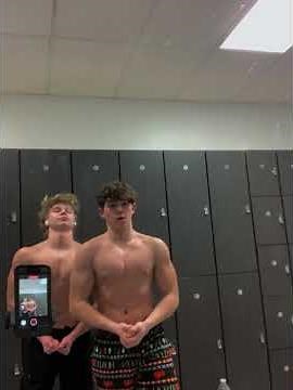 2 gay shirtless men raid locker room😫😫
