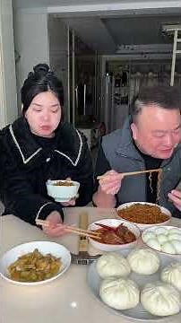 My stingy husband won't let me eat braised pork, but I insist on eating it.