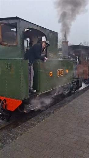 WLLR on Instagram: "🚂Santa Special 2 of 3 leaving Llanfair Caereinion Station today🎅 There's still time to book on our Santa Trains for Monday and Tuesday. Use this link: https://wllr.digitickets.co.uk/tickets #santaspecials #whatsonmidwales #familygifts #santa #fatherchristmas #narrowgaugetrain #steamtrain #whatsonmidwales #familydaysout #welshpool #familydaysoutuk #narrowgaugerailwaysofwales #santa #llanfaircaereinion #santaspecials #greatlittletrainsofwales"