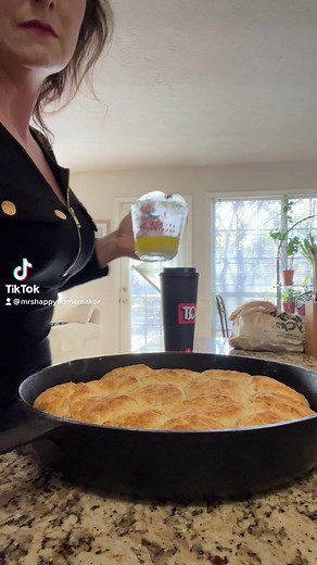 401K views · 1.9K reactions | Sunday morning biscuits… RECIPE➡️: https://www.mrshappyhomemaker.com/mamas-buttermilk-biscuits/ | Mrs Happy Homemaker | Facebook