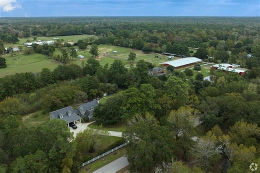 Living in the Pinehurst Neighborhood of Magnolia, TX