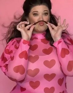 379K views · 1.9K reactions | Need a chubby model? I can do it. But I will touch my boobs a lot... Sherbet Birdie Vintage & Pin-up Photography | Tanya Hennessy | Facebook