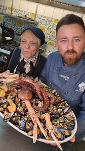 1.9M views · 15K reactions | a Napoli la La Zuppa di Cozze è un culto ed oggi insieme allo staff di Ristorante Chalet Laura vi mostreremo come si prepara, oggi noi esageriamo con una super zuppa tutta per voi. Buona visione | Manu food | Facebook