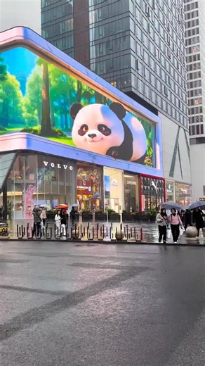 JYVISIONS LED Display | Impact visuel 3D grâce à un mur d‘écrans LED incurvés grand format de 62 x 14 m en extérieur Impacto visual 3D de la pantalla LED curva... | Instagram