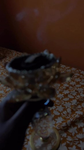 Exploring Artistic Bong Designs with Floral Patterns