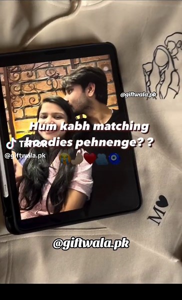 Customized Couple Hoodies for a Unique and Thoughtful Gift