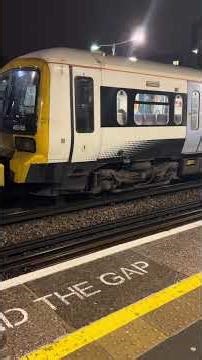 Southeastern class 465/1 & 465/0 leave departs approaching & leaves Greenwich Station ￼