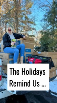 🚫✋ STOP making this mistake every holiday season! Christina's clutter wisdom is here to help you reclaim your space and enjoy the festivities without the stress. If your home is starting to feel like a chaotic dungeon of decorations and gifts, it's time to take action. Every year, we tend to accumulate more and more clutter. Those impulse buys and festive decorations seem like a good idea at the time, but end up cluttering our spaces. Start by assessing your space: Are those trinkets really bri