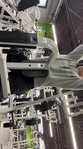 Rare Back Day Footage🤯 #backday #fitness #fyp #foryoupage #gym #gymtok #personaltrainer #education #muscle #coaching