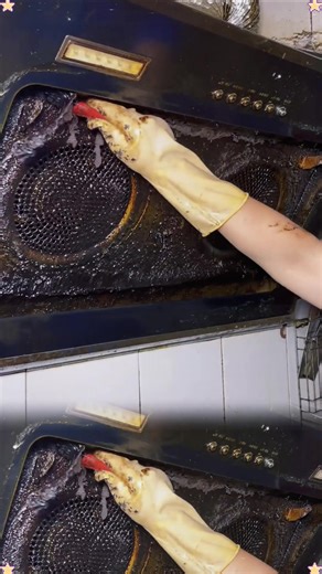 “Y’all I found the holy grail of kitchen cleaners! This spray melts grease on contact – no joke. I used it on my greasy range hood, sticky stove, even the gross ceiling above my oven. One spray, one wipe, and it looks brand new. Only $7.99 with FREE shipping – don’t wait till your kitchen becomes a grease jungle.#NoScrubCleaning #KitchenDeepClean #GreaseRemover #TikTokMadeMeBuyIt #HomeHacks