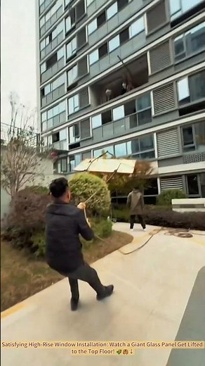 Satisfying High-Rise Window Installation: Watch a Giant Glass Panel Get Lifted to the Top Floor! 🌾🦀↓