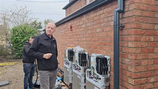 Popped out on an install today to meet up with Dan Straight-line Stevens installing the Enphase batteries. They really are very very good. | The Solar Shed