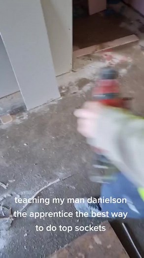 Teaching my man danny the way of the world 💪 #apprentice #teaching #saturday #fyp #foryou #foryoupage #drylining #viral