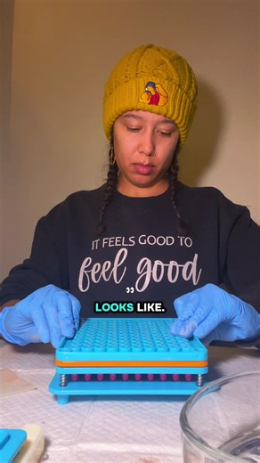 Placenta encapsulation with bubblegum flavored capsules for my client who had twins. #EmClimaUltraLeve #placenta #placentapills #postpartumsupplements