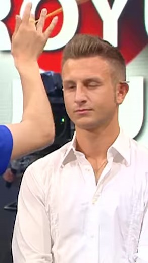 Fastest time to knock off a coin from the ears of 15 participants with a loop-the-loop yo yo trick | Guinness World Records