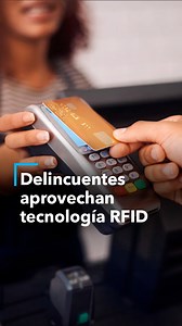 Con la aparición de la tecnología RFID que permite hacer cobro en las tarjetas bancarias sin meterlas en la terminal y sin teclear el NIP, están propensas a que sean intervenidas por delincuentes en lugares masivos. | EL IMPARCIAL