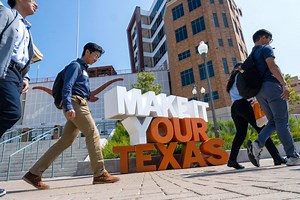 UT Opens School Year with Campus-Wide Welcome Campaign