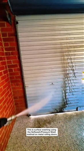 Softwash Cleaning a Metal Roller Door with JROD Nozzle | Satisfying Low-Pressure Wash