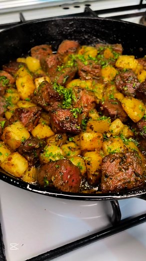 13K views · 240 reactions | Steak and potatoes Steak @dannykambutchery Marinade:SaltPepperPaprikaOnion powderGarlic powderOilA little baking sodaParsleyMarinate the beef for an hour.Green sauce:ParsleyCilantroOnionsGreen bell pepperGarlic#steakandpotatoes#homecook#explore#plate_up | Priscilla Ariokot | Facebook