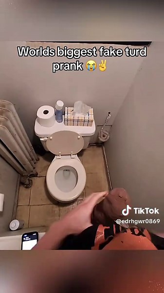 Poop prank#fyp #funny#gym#prank#usa🇺🇸