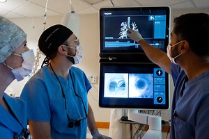 Robotic Thoracic Surgery Reduces Pain, Recovery Time, and Complications